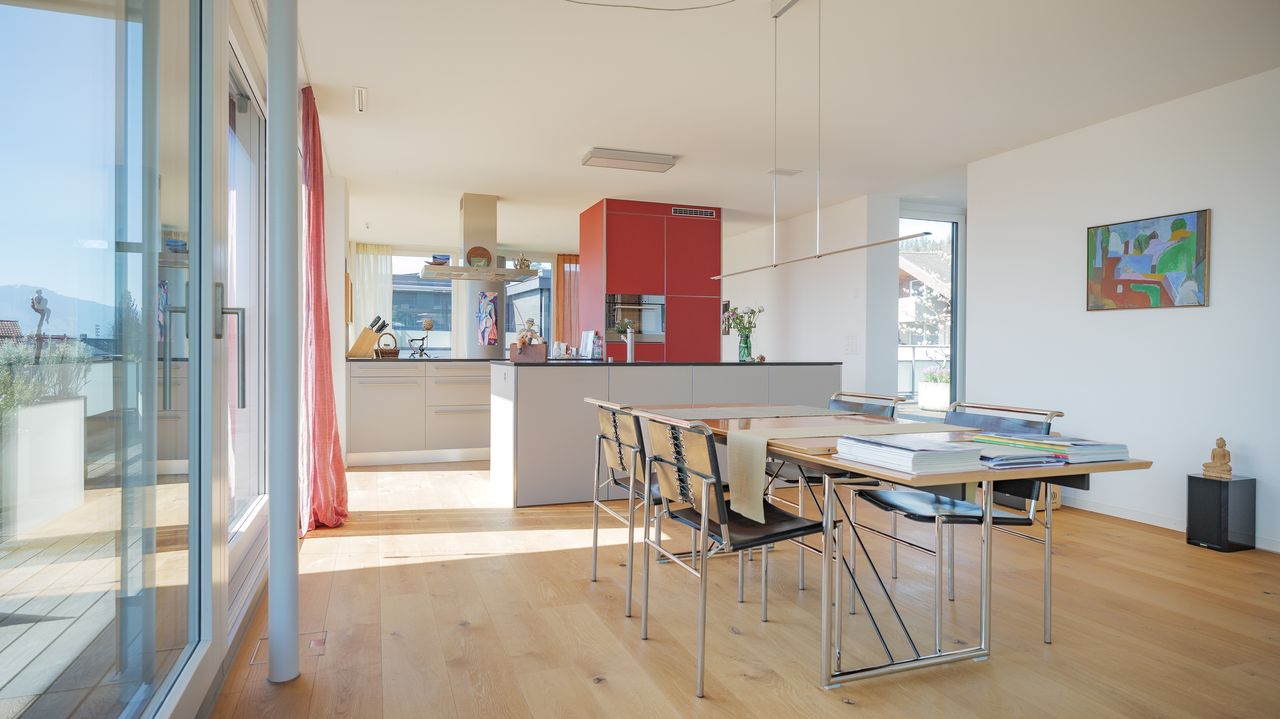 Moderne 3.5-Zimmer-Wohnung mit Fern- und Seesicht in Hünibach/Hilterfingen